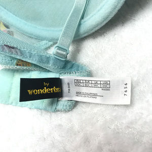 Wonderbra | Intimates & Sleepwear | Wonderbra Bra And Comisole Set ...